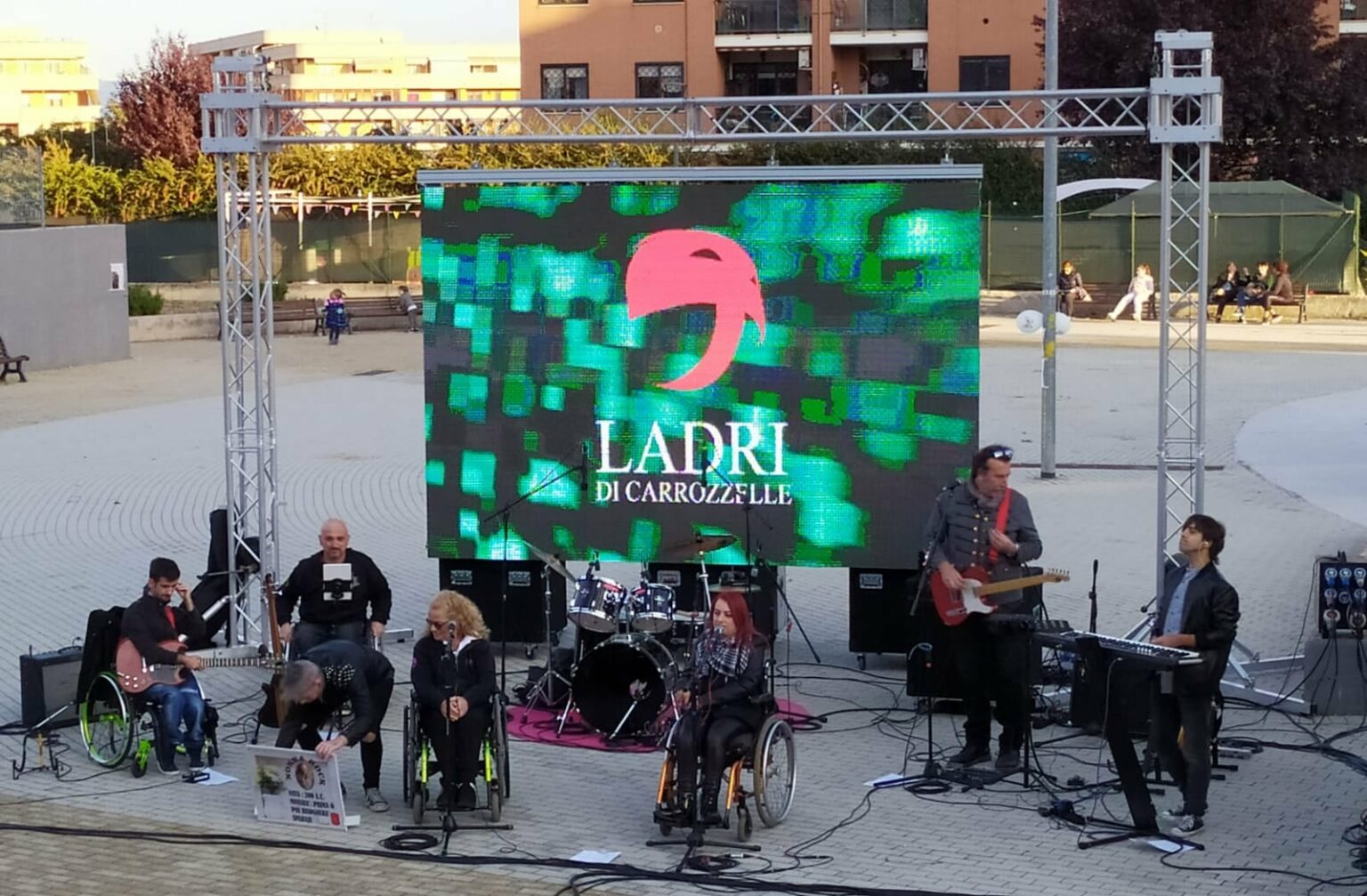 Roma, i Ladri di Carrozzelle in concerto - A scuola di inclusione - UILDM